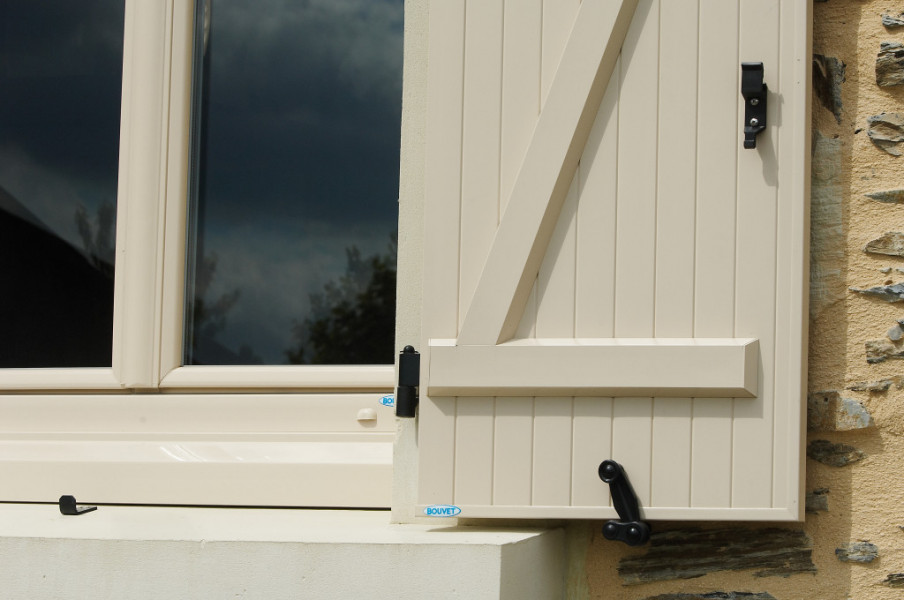 Volet battant pvc sur mesure traditionnel |Bouvet Menuiseries